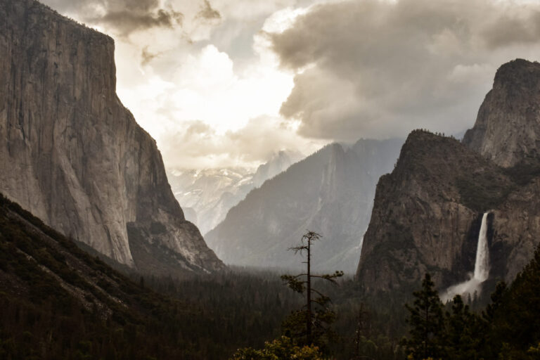 9 Best National Parks To Visit In Fall ( + Foliage Guide)